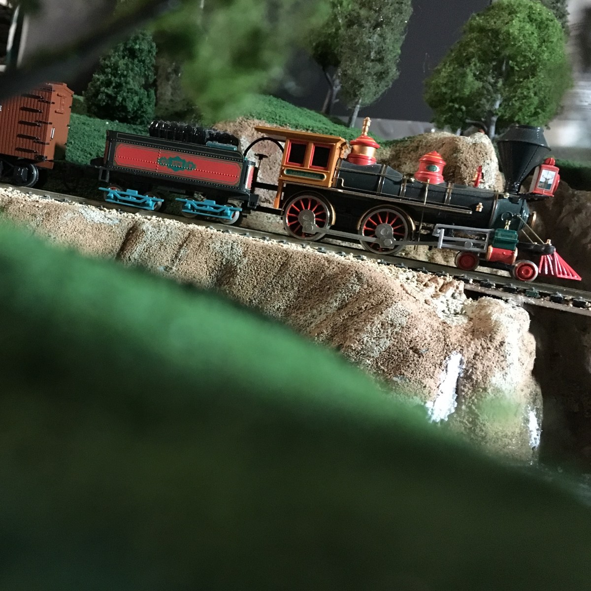 Disneyland Railroad Model [Part 2]